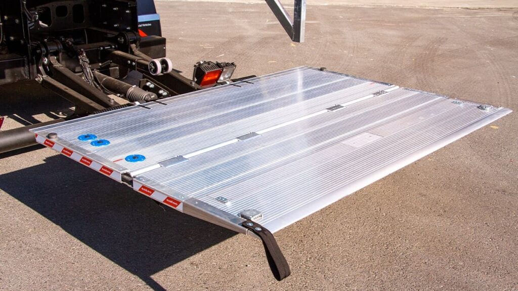 Tail Lift Safety For Secure Cargo Handling | Scully RSV | Blog